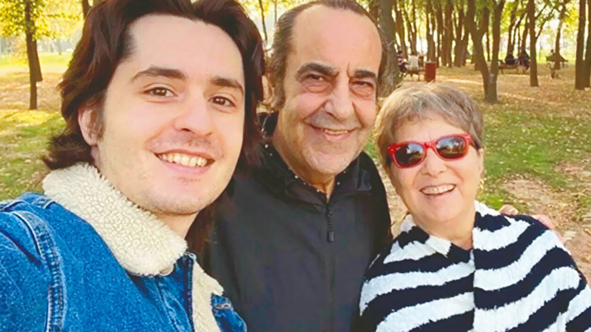 Özkan Uğur'un oğlu Alişan Uğur kimdir? Alişan Uğur hangi dizilerde ... Özkan Uğur'un oğlu Alişan Uğur kimdir? Alişan Uğur hangi dizilerde ...